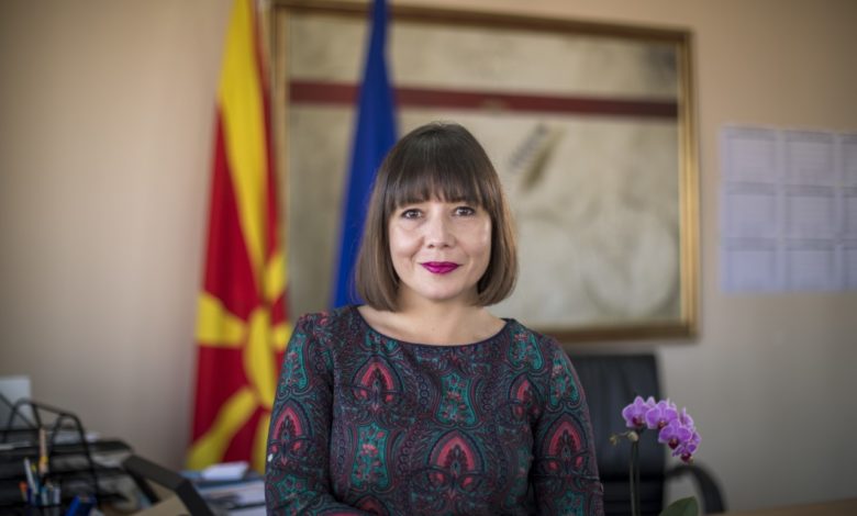 Царовска: Правото на образование е врвно и едно од најважните човекови ...