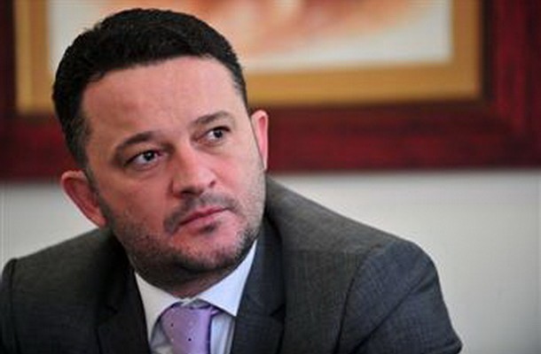 Камчев поради страв од одмаздољубивоста на Груевски ги купил плацевите ...